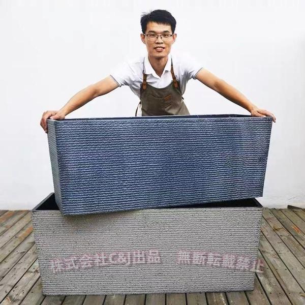 商品によっては発送までに2?3週間かかかることもございます。発送予定日をご了承の上、ご注文いただきますようお願いいたします。【商品概要】【材質】プラスチック、このプランターボックスは軽量かつ大型で、深さも十分。【デザイン面】底部排水穴付き仕...