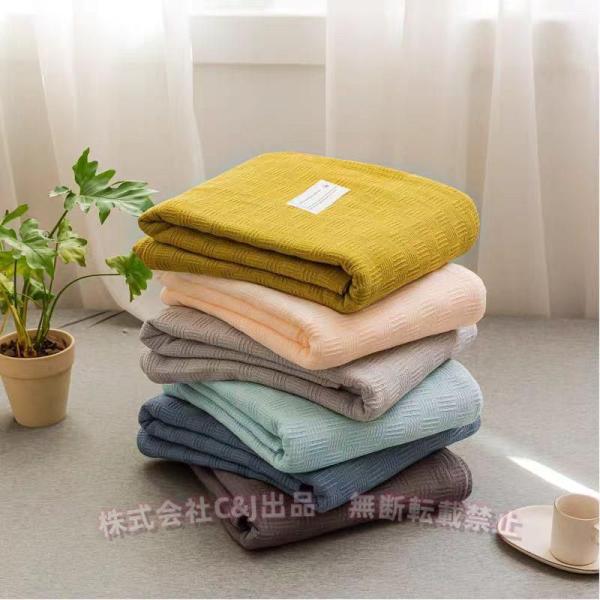 素材 綿100％サイズ 100×150cm商品説明 【吸水性の高い、綿100% 素材】吸水性、吸湿性の良い綿100%のガーゼなので、汗を良く吸い湿気をこもりにくくします。寝汗が気になる夏に嬉しい、さらりとした掛け心地の夏用ケットです。【とろ...