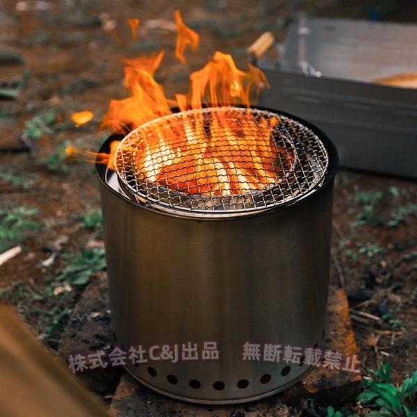 【商品説明】二次燃焼効果が高い為、通常燃焼時に起こりがちな白煙なども燃やし切り、煙が出にくく、火力も強い構造となっています【仕様(スペック)】33×34cm(外径×高さ）燃焼部サイズ：17×23cm(口径×深さ)収納サイズ35×35cmゴト...