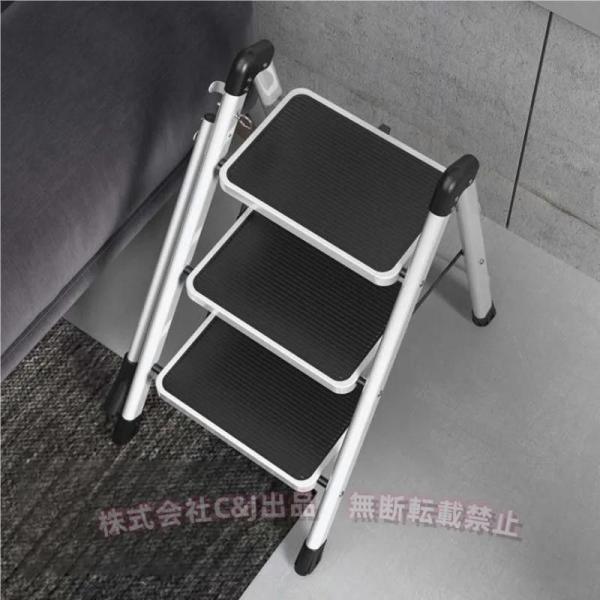 √ポータブルフットスツール-高品質のアルミニウムで作られた、この折りたたみ式フットスツールは非常に耐久性があり、あなたとあなたの家族が長期間使用できます。√折りたたみ式のデザイン-折りたたんでスペースを節約できます。多機能シートで、手が届き...