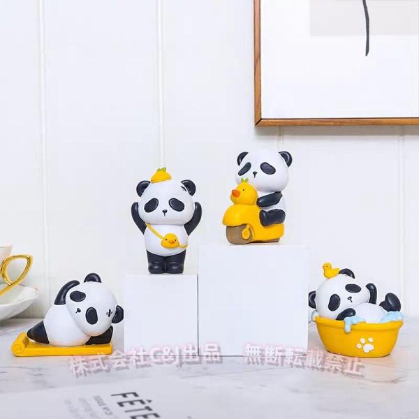 かわいい自転車に乗ったパンダの置き物！ケーキトッパーとして華やかなパーティーを演出！インテリアやガーデニングのアクセサリーとしても活用可能！玄関やリビングなどのインテリアに最適です。パンダ好きの方へのプレゼントにもおすすめ！ユニークで笑顔に...