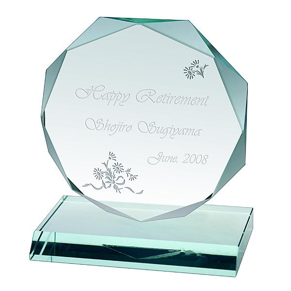 お名前やメッセージ、日付などご自由に、お好きな「ことば」をレリーフすることができます。彼氏、彼女、家族や友達、男性、女性へのプレゼント、各種お祝い、記念品に…♪世界に１つだけのプレゼントは、いかがですか？透明で存在感のあるガラスを使ったオブ...