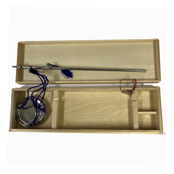 ※ 在庫限り、限定超特価にてご提供いたします。● 銀の重さを量るために用いられた銀秤（ぎんばかり）です。● 銀を皿に載せ、分銅のかわりに錘を支点から遠ざけたり近づけたりしながら重さを釣り合わせます。● 文化遺産でもあるアンティークな秤です。...