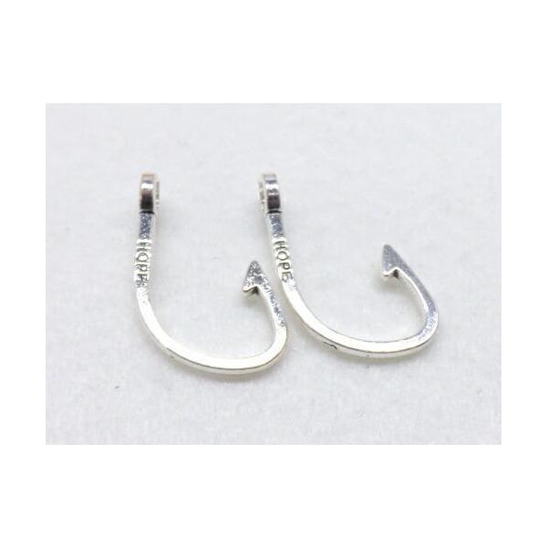 釣り針　チャーム　2個入り　cha-0308〜商品詳細〜サイズ・・・約35×20ｍｍ　　カラー・・・シルバー