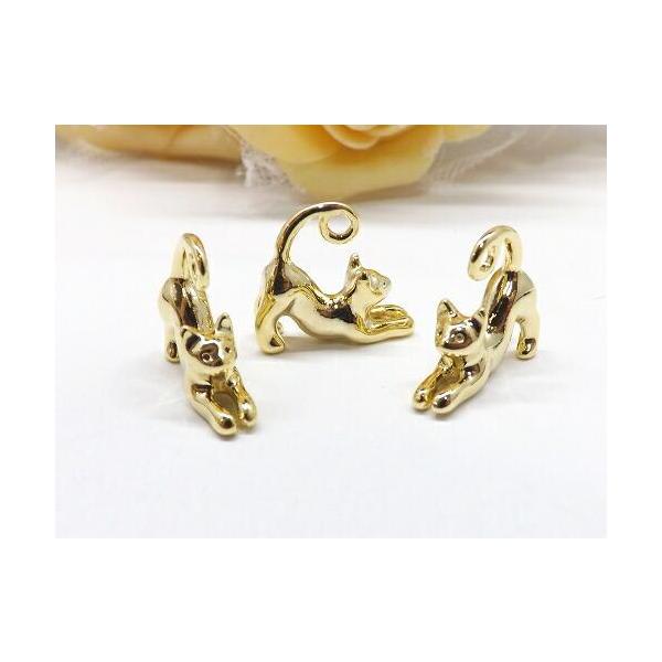 立体　猫　チャーム　ゴールド　2個入り　cha-0333〜商品詳細〜サイズ・・・約16.5×15×5ｍｍ　カラー・・・ゴールド