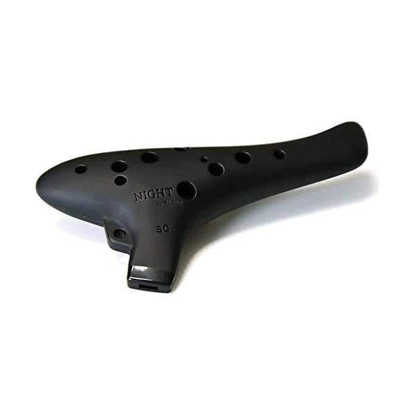 アンティークブラックラバー仕上げ/-/-・パッケージ個数:1・小さくてもしっかり持ちやすい形状・バランスの良い音程・「ラバー仕上」の高級な質感・ソプラノC調・メーカー側の意匠変更により、予告なく外観上のデザイン・カラー・仕様等が変わる場合が...