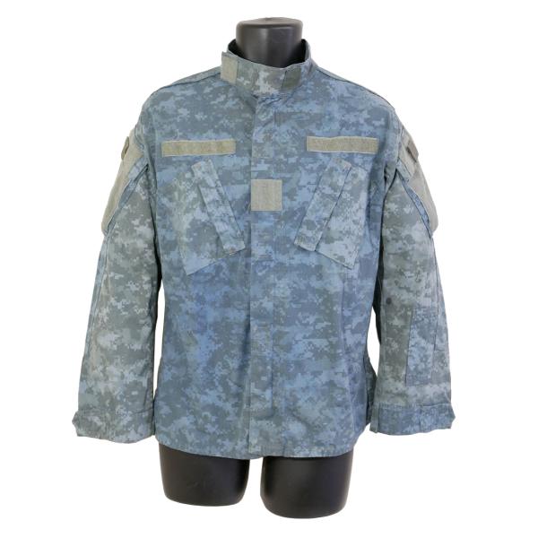 アメリカ軍のArmy Corrections Command (ACC) 用看守ジャケット？。ACU（UCP）迷彩の青染めされた物。品物自体はACU迷彩のジャケットですが、青く染められています。背中に「CORRECTIONS」と書かれている...