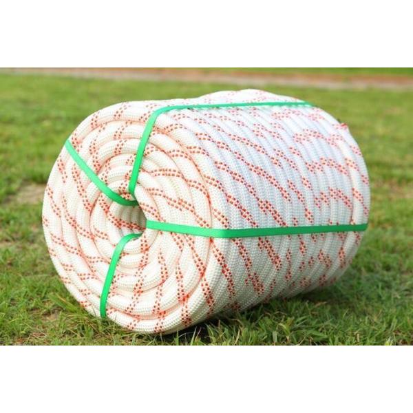 ●サイズ：16mm x50m ●柔らかくて、手触りよく、型崩れを起こす事無く編込むことによって繊維の持つ強度を最大限に引き出すマリンロープです。 ? ●破断強度が大変強く、キンクなども起こしにくい。 ? ●柔らかく、伸びにくく作業性、利便性...