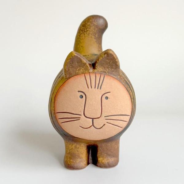 リサ・ラーソンが1965年に発表した「MENAGERI Katt」と、1971年に発表した「JURA Stora katten」の造形をもとに、復刻された作品が「DIECI CAT（ディエチ キャット）」です。つやを抑えたマットな質感で、ボ...