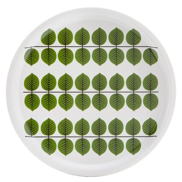 リンドベリを象徴するデザイン「ベルサ」がラウンドトレーになりました。キッチンやインテリアの素敵なアクセントとして、存在感を発揮します。スウェーデンを代表する陶磁器メーカー、グスタフスベリで1960〜1974年に製造されていた食器のデザイン「...