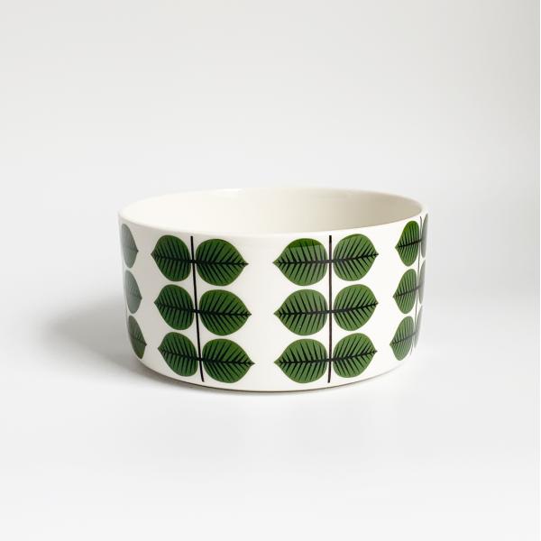 1961年にStig Lindberg（スティグ・リンドベリ）によってデザインされた、象徴的なグリーンの葉模様が目を引くBers&amp;#229;（ベルサ）シリーズのボウルです。本品は2000年代以降にGustavsbergs Porsl...