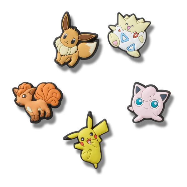 crocs JIBBITZ POKEMON CHARACTER 5PACK 10015225クロックスのシューズやギアを楽しくカスタマイズする、専用のアクセサリー。豊富な種類のジビッツチャームで、あなたも「my crocs」してみませんか。