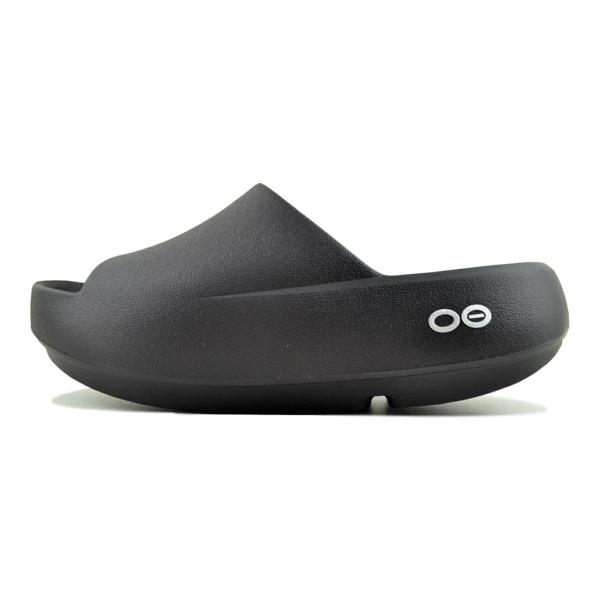 OOFOS OOahh+ BLACK 2001110050261リカバリーシューズのパイオニアOOFOS。OOFOS製品に使われている特殊素材OOfoamは、前進力を生む事を目的とした一般的なEVA素材のミッドソールと異なり、 衝撃の反発を...