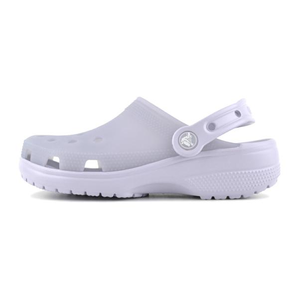 crocs CLASSIC FROSTED CLOG PURPLE MOON 210928-5br世界中に快適さの革命を巻き起こしたアイコニックなクロッグが、スタイリッシュなフロスト仕上げのアッパーでアップデートされて登場。新しいフロストマ...