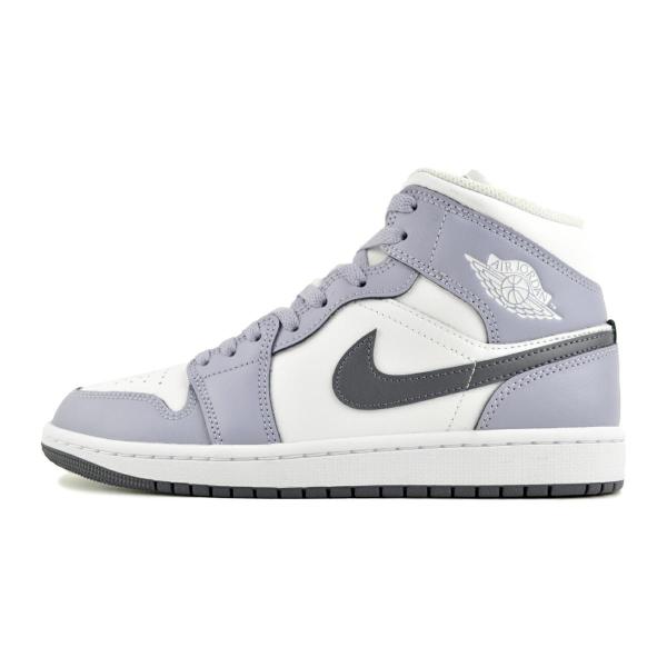 NIKE AIR JORDAN 1 MID wht/dark blue grey dq8426-145コートのみならずタウンユースにも適した"AIR JORDAN 1 MID"。そんなエアジョーダン1ミッドより、クリーンなホワイトのアッパー...