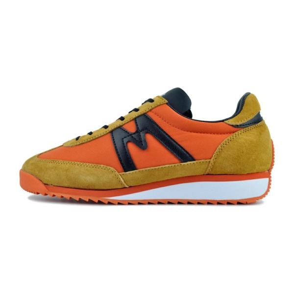 KARHU MESTARI JAFFA ORANGE/BLACK f8050011916年フィンランド・ヘルシンキで創設され、フィンランド語で「熊」を意味するスポーツブランド"KARHU カルフ"。100年以上の歴史を誇り、歴代のオリンピッ...