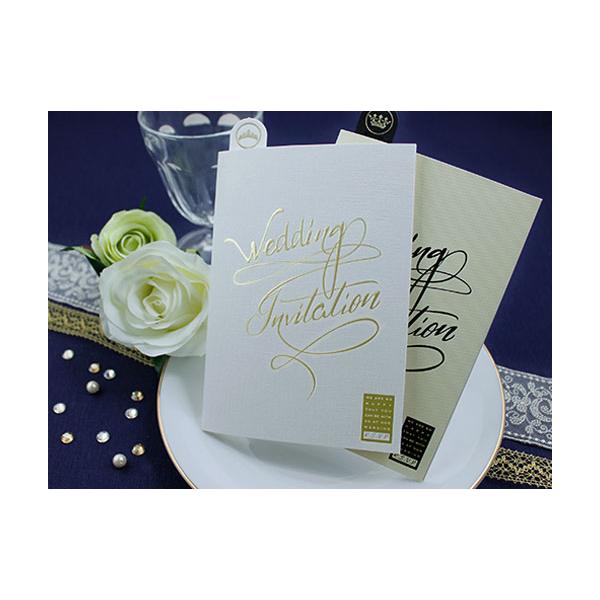 「美しく輝くもの・尊いもの」を意味するアルジェンテ。踊るように書かれた大きな文字がふたりの喜びを表しているかのよう。※写真は印刷イメージです。＜セット内容と各サイズ＞◆カラー◆ゴールド・ブラック◆サイズ◆表紙：148×210mm／二つ折（ペ...