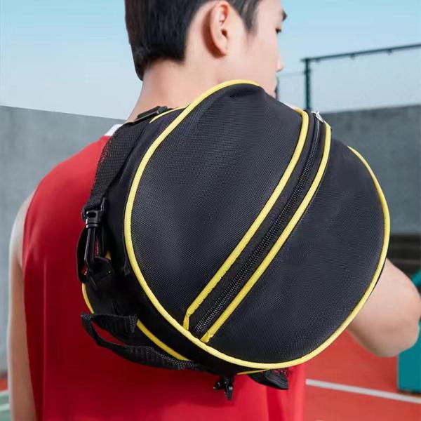 小ポケット付いてボトルなど収納可能です。バスケットボールや、その他球技のボールを収納できる、専用ボールバッグです。高品質のオックスフォード生地でできており、耐水性があり、長持ちします。裏地、細部までブラックにこだわったシンプルでかっこいいデ...