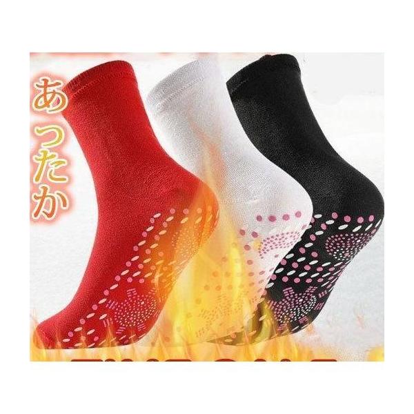 商品詳細：カラー：/ブラック/ホワイト/レッドサイズ：/フリーサイズサイズ23-25cm商品説明サッと履いてぽかぽか暖か!足元あったかで体も暖まり 保温＆保湿 むくみ対策にもGOOD！冷えの原因となる汗を素早く吸収して、ぽかぽか快適。お家や...