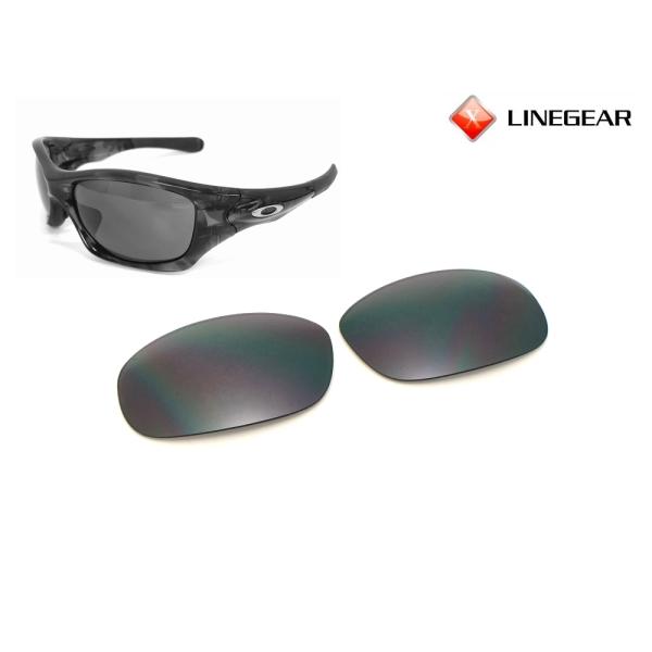 ベースレンズは自然に見える濃いめのグレー。自然な視界をキープします。すべての光をバランスよく抑え、まぶしさも軽減できるオールマイティな使いやすいカラーです。 ミラーは控えめなシルバーミラーです。全体的な印象はブラックですが、ミラー反射時はシ...