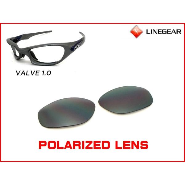 ベースレンズは自然に見える濃いめのグレー。自然な視界をキープします。すべての光をバランスよく抑え、まぶしさも軽減できるオールマイティな使いやすいカラーです。 ミラーは控えめなシルバーミラーです。全体的な印象はブラックですが、ミラー反射時はシ...