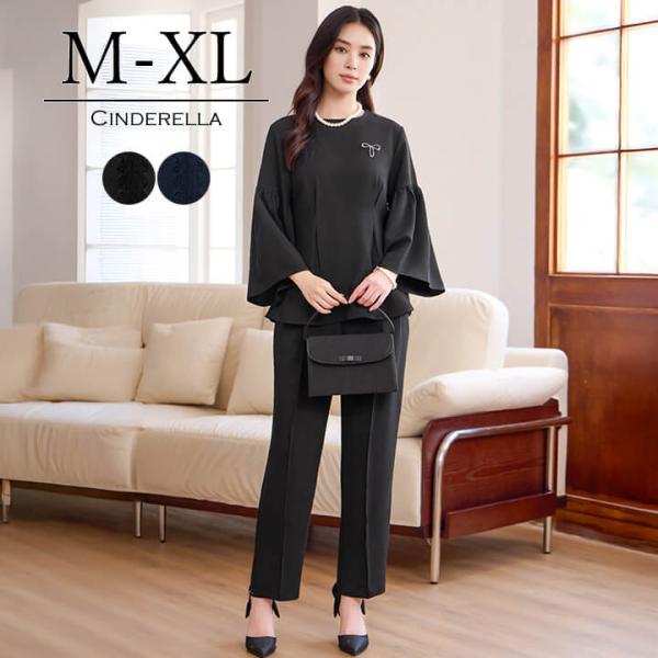 【発売日：2026年02月17日】上品さと今っぽさを兼ね備えた、セレモニーシーンにふさわしいパンツドレスセットアップ。■サイズ(cm)・M:総丈(トップス)61 肩幅39 バスト98 袖丈59 総丈(パンツ)100 ウエスト70-80 ヒッ...