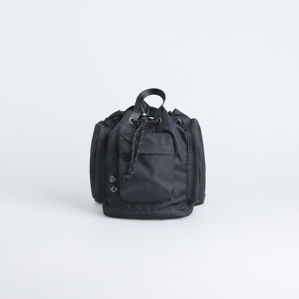 サイズ｜外寸：約W18.5x H25 x D12.5cm容量：約5L素材｜本体：600D リサイクルポリエステル（rPET）