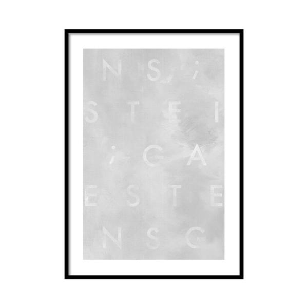 グレーのニュアンスカラーの背景に、文字が見え隠れするスタイリッシュなポスターです。散らばったアルファベットがユニークな表情を見せます。シンプルでコーディネートしやすいデザインなので、他のどのポスターと組み合わせて飾ってもGood!!※この商...