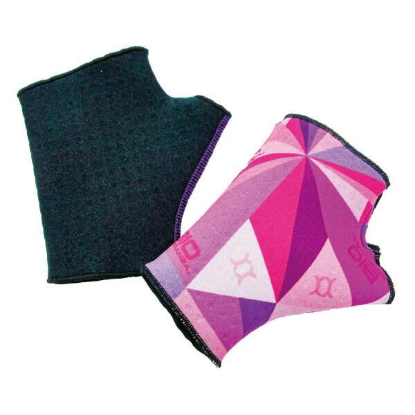 体調改善機器認定製品たった約1mmの薄さで、しっかり温める個数：両手分（2枚入）「ブラック」と「ピンクダイアモンド」のリバーシブルでご利用いただけます。サイズ：S(手首周り13〜16cm、手の甲周り16〜18cm)　　　　M(手首周り14〜...