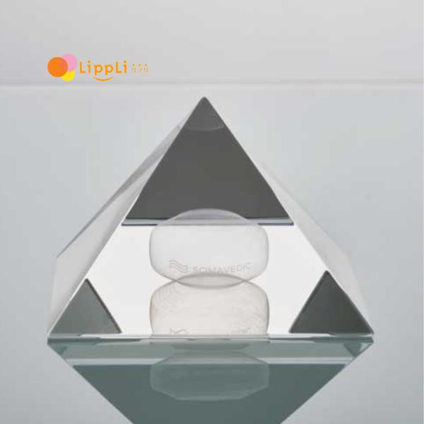 クフ王のピラミッドの比率を模した、古典的なピラミッド型のエネルギー放散クリスタルです装飾品として置いても美しい、ソマヴェディックのピラミッドクリスタルピラミッド「ソマヴェディック」は、クフ王のピラミッドの比率を模した、古典的なピラミッド型の...