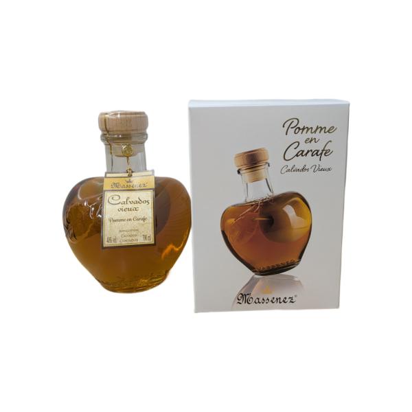 世界3大ブランデーのひとつ 量産出来ない貴重なお酒！！ マスネ　ポムプリゾニエール Massenez Apple Pomme Prisonniere Calvados 原産国：フランス容量：700ml度数：40度 フランスの北西部ノルマンデ...
