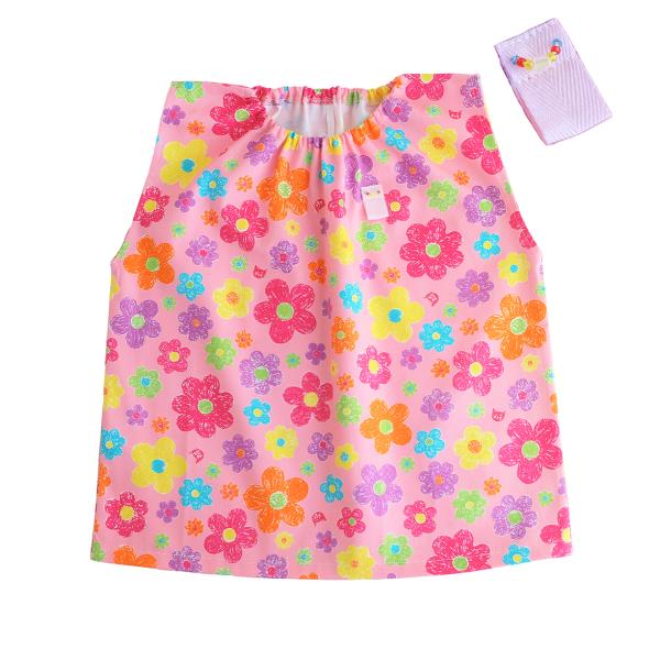 カラフルなお花がたくさんの名札ワッペンが付いたノースリーブスモック♪名札ワッペンにはビーズがあしらわれていて可愛い♪首の後ろにはフックにかけられる 便利なループ付き！ちょい掛けに！裏にはネームタグがしっかり縫いつけられています！幼稚園・保育...