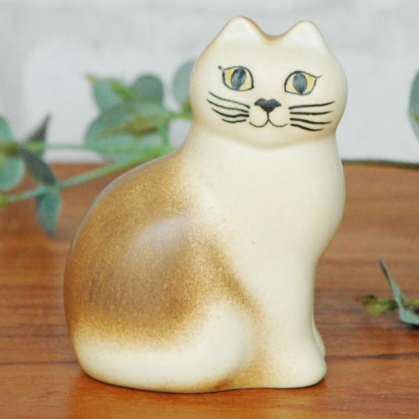 リサ・ラーソンの可愛いネコの置物Cat Mans。リサの作品の中でも本物に近いネコのオブジェです。真っ直ぐこちらを見る凛とした表情のネコ。くるっと体にくっつけているシッポがとても愛らしいです。■商品名：CAT MANS(キャットマンス）■カ...