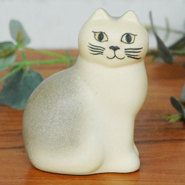 リサ・ラーソンの可愛いネコの置物Cat Mans。リサの作品の中でも本物に近いネコのオブジェです。真っ直ぐこちらを見る凛とした表情のネコ。くるっと体にくっつけているシッポがとても愛らしいです。■商品名：CAT MANS(キャットマンス）グレ...