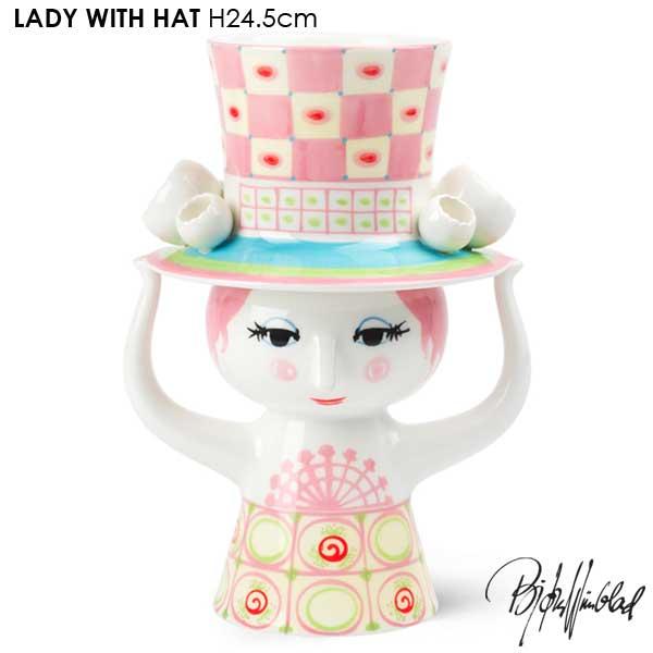 BjornWiinblad(ビヨン・ヴィンブラッド）の「LADY WITH HAT(帽子をかぶった女性）」シリーズは彼のアーカイブにある女性の形をした様々な陶芸作品からインスピレーションを受けて現代的解釈で製作されたシリーズです。過去のデザ...