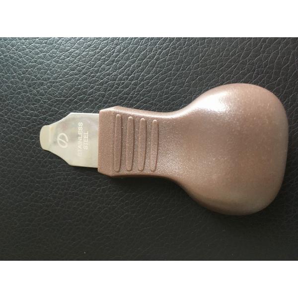 懐中時計や時計の裏蓋を開ける工具とボタン電池（日本製）がセットになっております。