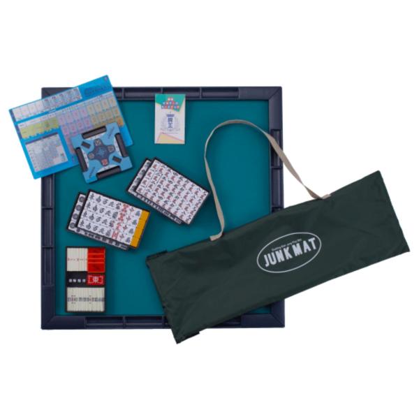 ◆手軽にどこでも麻雀ができる！麻雀牌と専用マットのセット。◆マットはウェットスーツ素材と同じSBRを使用。水や汚れに強く、通常のゴムマットよりも軽量で、巻き跡の復元も早い！◆枠を2本取り外せば、枠付マットを丸められ、場所をとらず収納・持ち運...