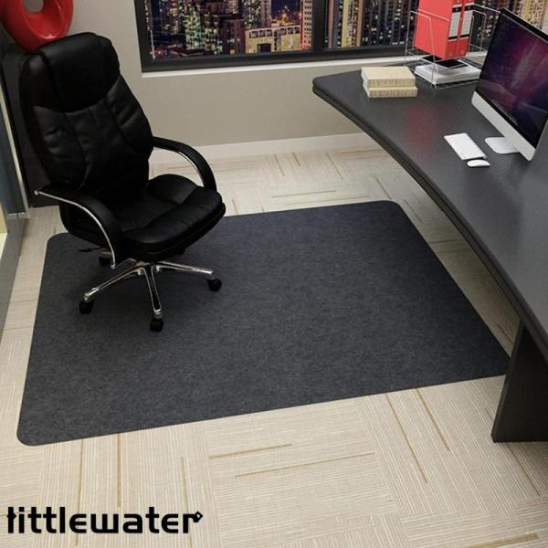 改良を重ねた材質を採用し、マット表面は絨毯のような生地で仕上げており、お手入れに手間をかけたくなく、コロコロやハンディクリーナーだけでも手軽にお掃除できます。そのまま掃除機をかけても大丈夫です。使用時、裏面の透明フィルムをはがしてから床に敷...