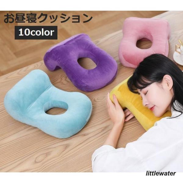 デスクやテーブルで使えるお昼寝クッションです。腕がクッションの下に入れられて痛くなりません。カラバリも豊富?【サイズについて】画像をご参照ください。【カラーについて】生産ロットにより柄の出方や色の濃淡が異なる場合がございます。お使いのモニタ...