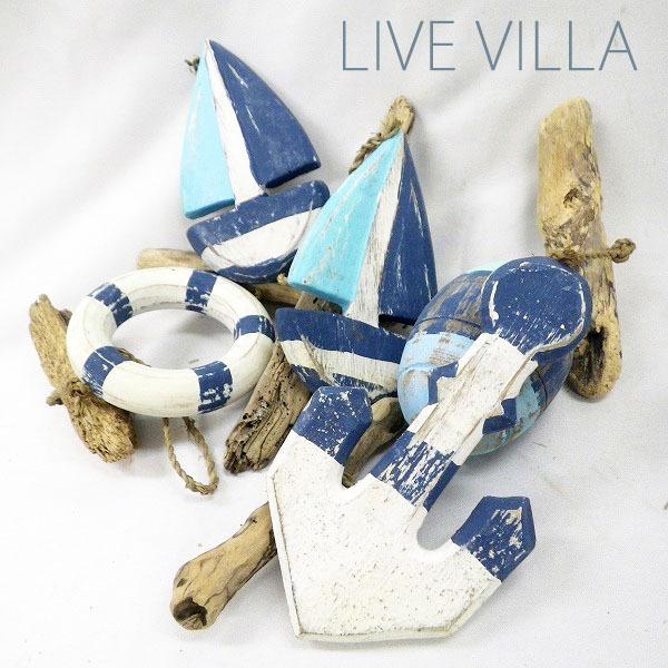 浮き輪、ヨット、ウキにイカリとマリン好きにはたまらないアイテムが揃った吊り下げオブジェです。【サイズ】全長約96cm※取付ヒモ除く【素材】木【原産国】インドネシア※商品は現地の職人が１つ１つ手作りで製作しております。小さな傷や天然素材による...