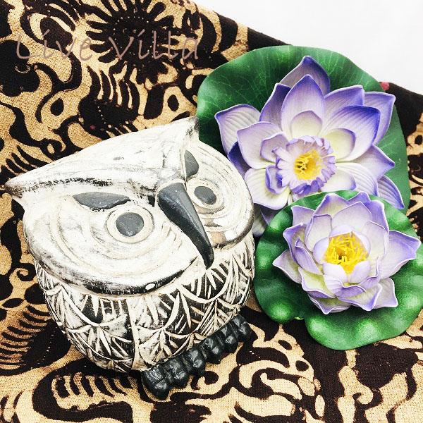 コロンとしたフォルムが癒しなフクロウオブジェです。【サイズ】横約12cm×縦約11cm×奥行約11cm【素材】木【原産国】インドネシア※商品は現地の職人が１つ１つ手作りで製作しております。小さな傷や天然素材によるサイズの個体差、多少の色の違...