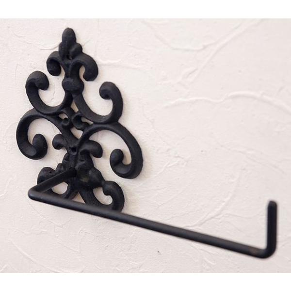 【メーカー直送品：宅配便発送（代引× 後払× 同梱× ラッピング× 対応不可）】クラシカルなデザインが素敵なタオルハンガーです。素材はキャストアイアンでしっかりしています。実用性と装飾性を兼ねたアイテムで、インテリアの素敵なアクセントになる...