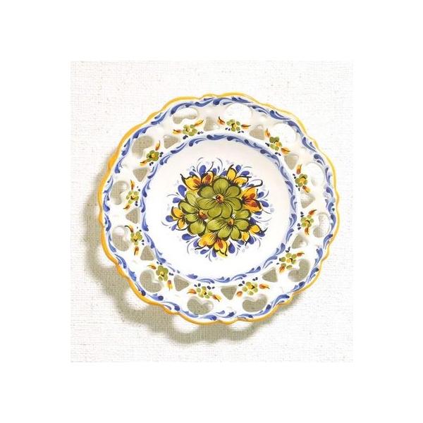 【メーカー直送品：宅配便発送・送料別（代引× 同梱× ラッピング× 対応不可）】ポルトガル中部の陶器工房から直輸入した、大変明るい絵柄の絵皿です。  全体的にしっかりした焼きで、高品質です。  透かしの装飾など、手の込んだデザインで、クラシ...