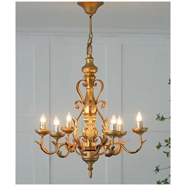 クラシカルで高級感あるシャンデリアです。ヨーロピアンな装飾が素敵。重厚感あるデザインで、クラシカルなインテリアにピッタリ。毎日の生活が心豊かになる、そんなアイテムです。＊チェーンは長さ調節可能なタイプです。サイズ：幅60cm 奥行き53.5...