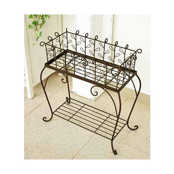 お洒落なアンティーク風のプランター&amp;スタンドです。   シックなアイアンの細工で、大人っぽい仕上げ。   クラシカルなデコレーションがアクセントで、重厚なイメージです。   渋めのアンティーク仕上げで、お花やグリーンが引き立ちます。...