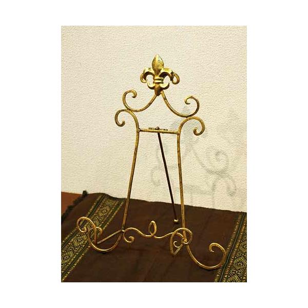 【メーカー直送品：宅配便発送（代引× 後払× 同梱× ラッピング× 対応不可）】クラシカルでお洒落な卓上イーゼルです。フラワーリースを飾るのに適しています。ヨーロピアンなゴールドが印象的。全体はわざと塗装の傷みやカスレを表現したシャビーシッ...
