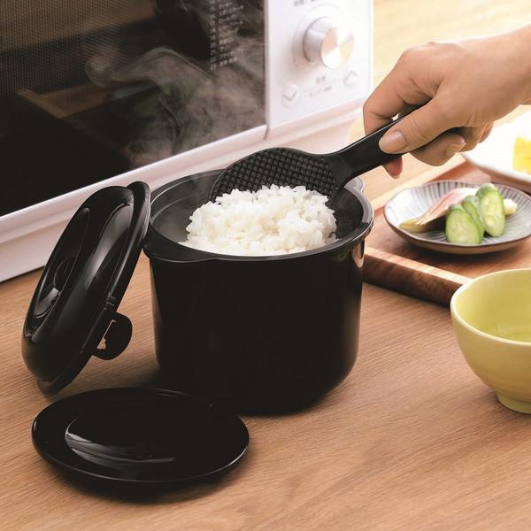 品番：CK-003 電子レンジ専用炊飯器 紀州備長炭配合 ちびくろちゃん 2合炊き商品仕様：【商品サイズ】173×140×136mm(満水：1.2L) 【商品重量】本体/205g 【材質】本体/耐熱ポリプロピレン(備長炭粉末配合)(耐熱温度...