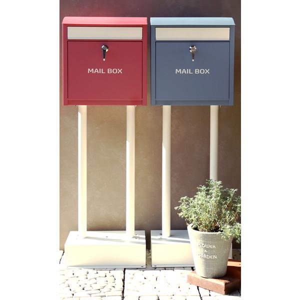 品番：スタンドポスト Olga(オルガ)商品仕様：●商品サイズ：W37×D28×H114.5cm ●投函口：約W31.1×H3.2cm　取出口：約W31.1×H23.7cm ●重量：9.2kg ●材質：金属(鉄)・・・ガルバナイズド処理を施...