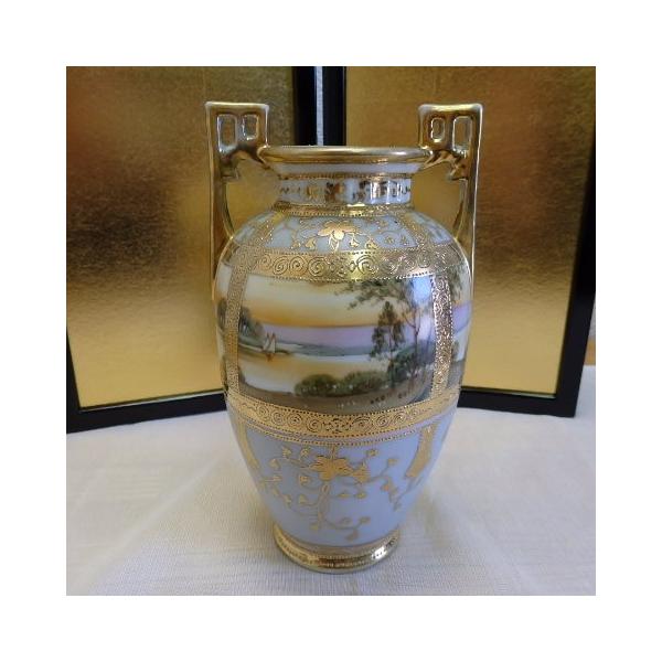 オールドノリタケ（おーるど のりたけ）とは日本陶器（現・ノリタケカンパニーリミテド）が明治期から戦前までに欧米に輸出した陶磁器のことです。 花瓶や置物などの装飾品と洋食器などのテーブルウェアが主体で、特に芸術的な絵付けや繊細な細工などで知ら...