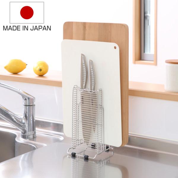 サイズ/約幅11×奥行12×高さ22cm重量/約307g内容量/1個材質/金属部：18-8ステンレス鋼保護ゴム：合成ゴム生産国/日本製●包丁とまな板をまとめて収納できるスタンドです。●まな板立てには、置き場所に困るフライパンのフタの一時置き...